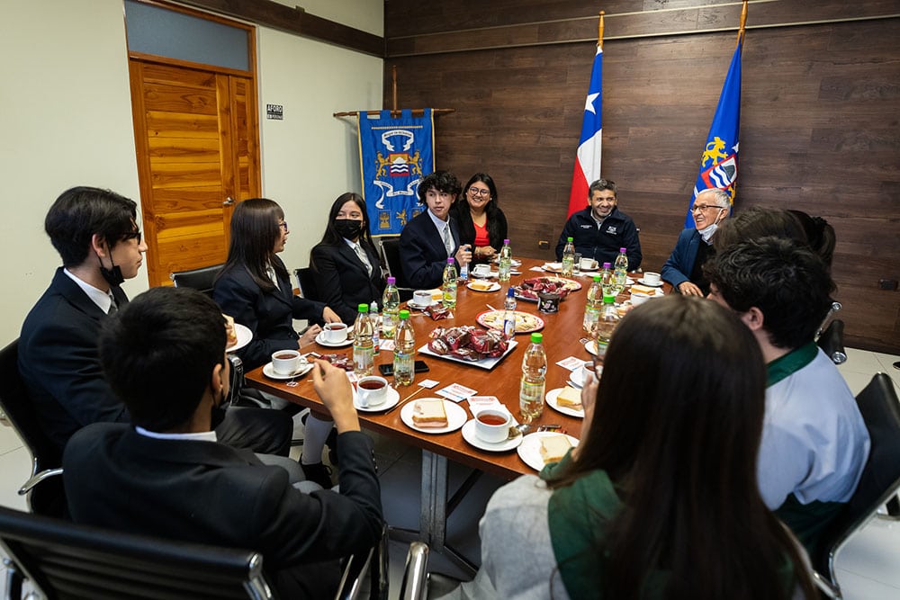 Ganadores de debates escolares comparten valiosa experiencia con ...
